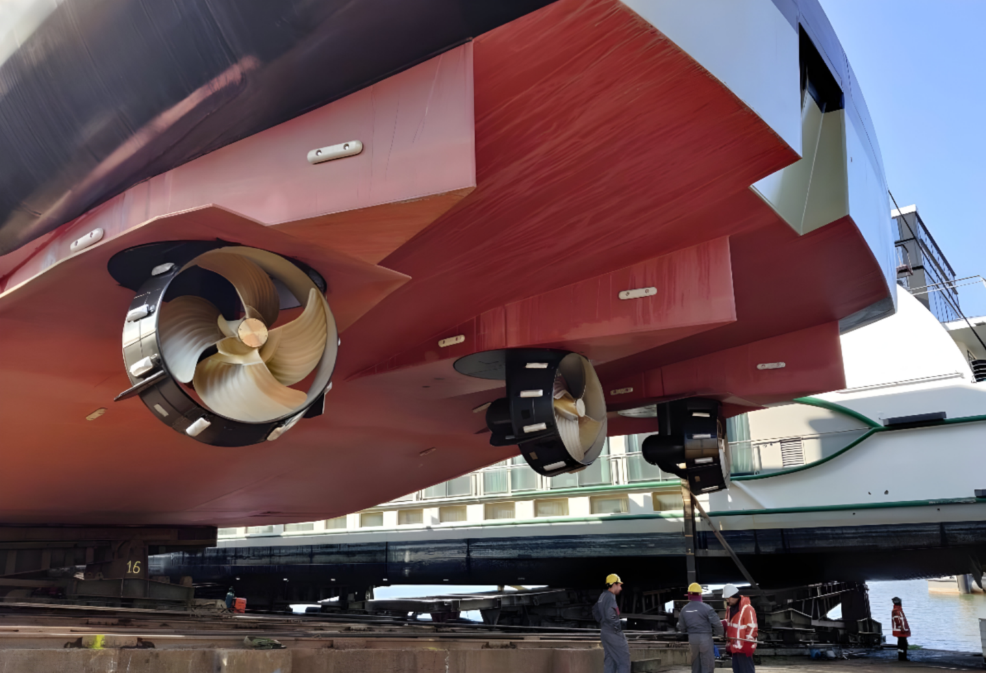 SHALLOW DRAFT THRUSTERS - Twin Disc